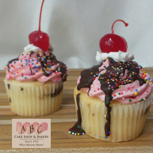 (2347) Neapolitan Sundae Cupcake - ABC Cake Shop & Bakery